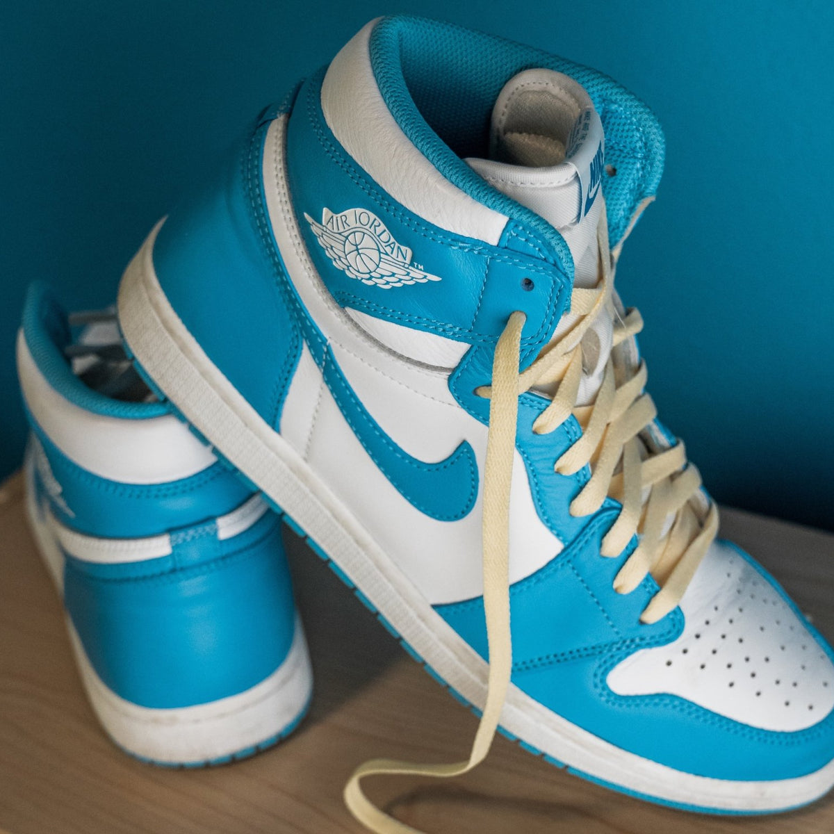 Here's why you should be putting cream/sail shoe laces on all your ret ...